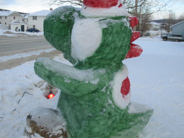 Yoshi Art .com - Yoshi Snow Sculpture